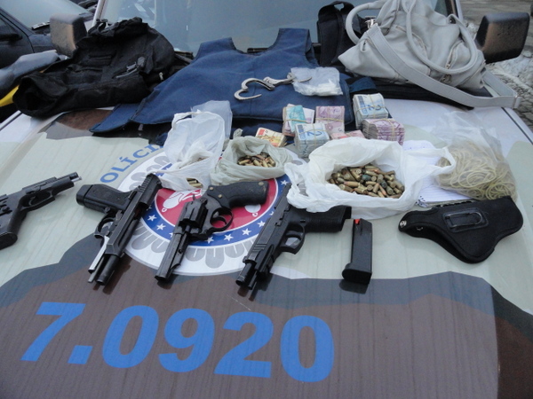 Pm Fecha Laboratório De Drogas E Localiza Esconderijo De Armas Em